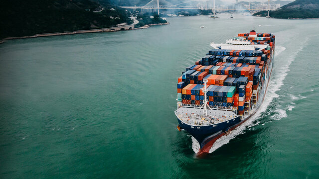Mega Containers: Shipping The World - Channel 5